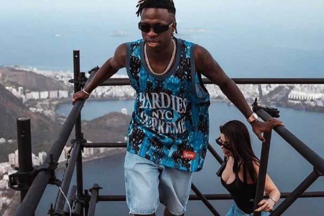 Vinicius e la sexy influencer: la foto privata diventa virale