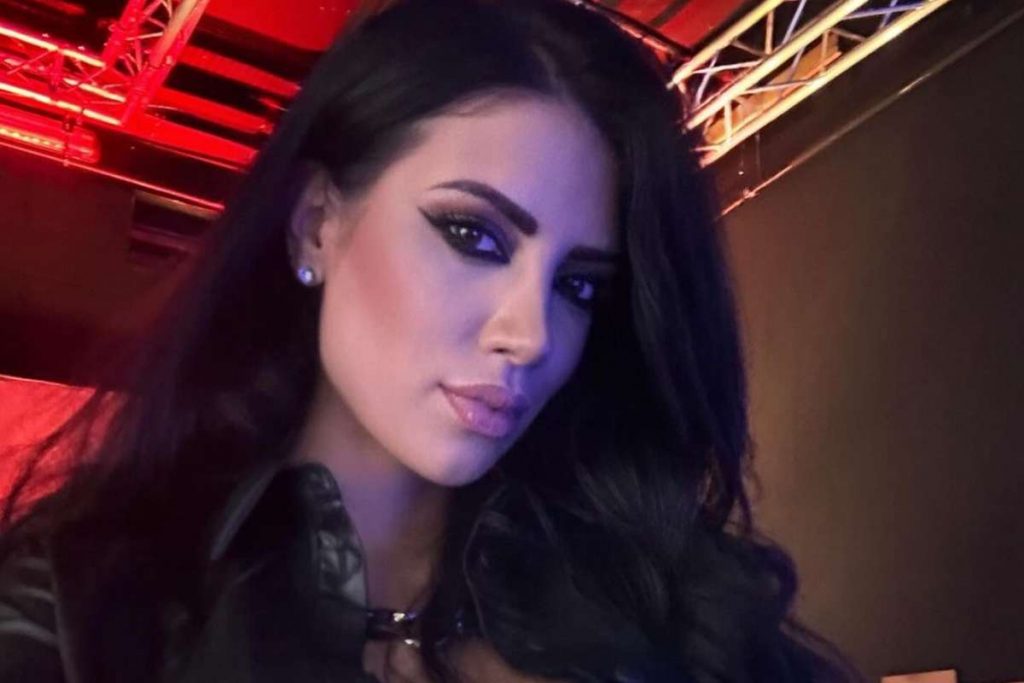 Sharon manda in estasi: foto mozzafiato